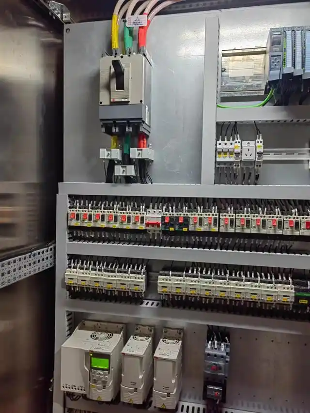 How to judge whether the wiring of PLC control cabinet is correct