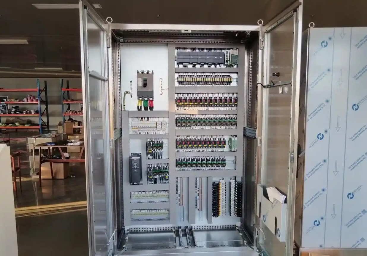 Application advantages of PLC control cabinet in environmental